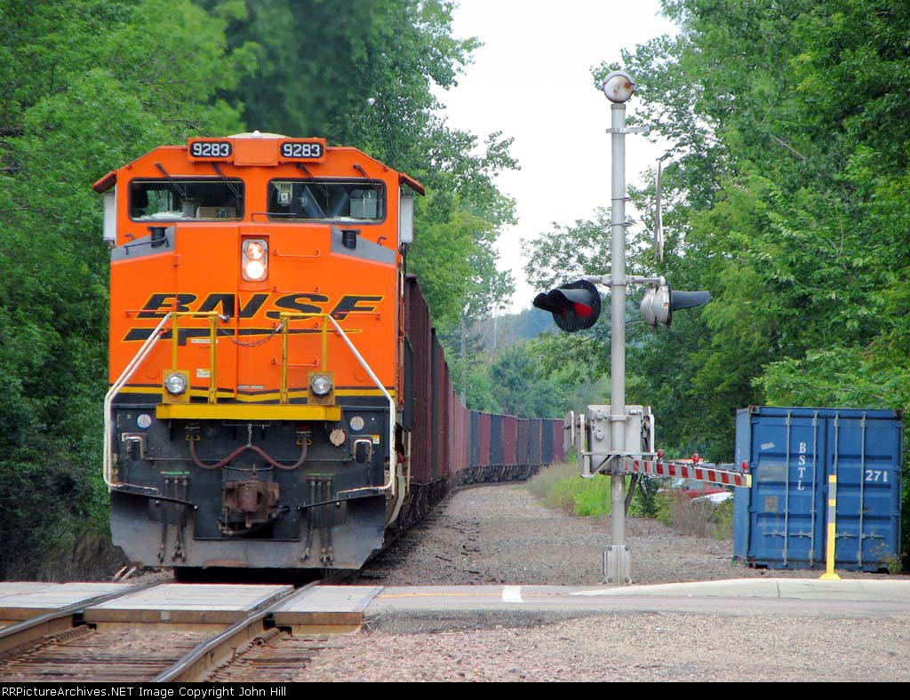 100802033 DPU On BNSF Taconite Reroute At Arlington Ave Crossing